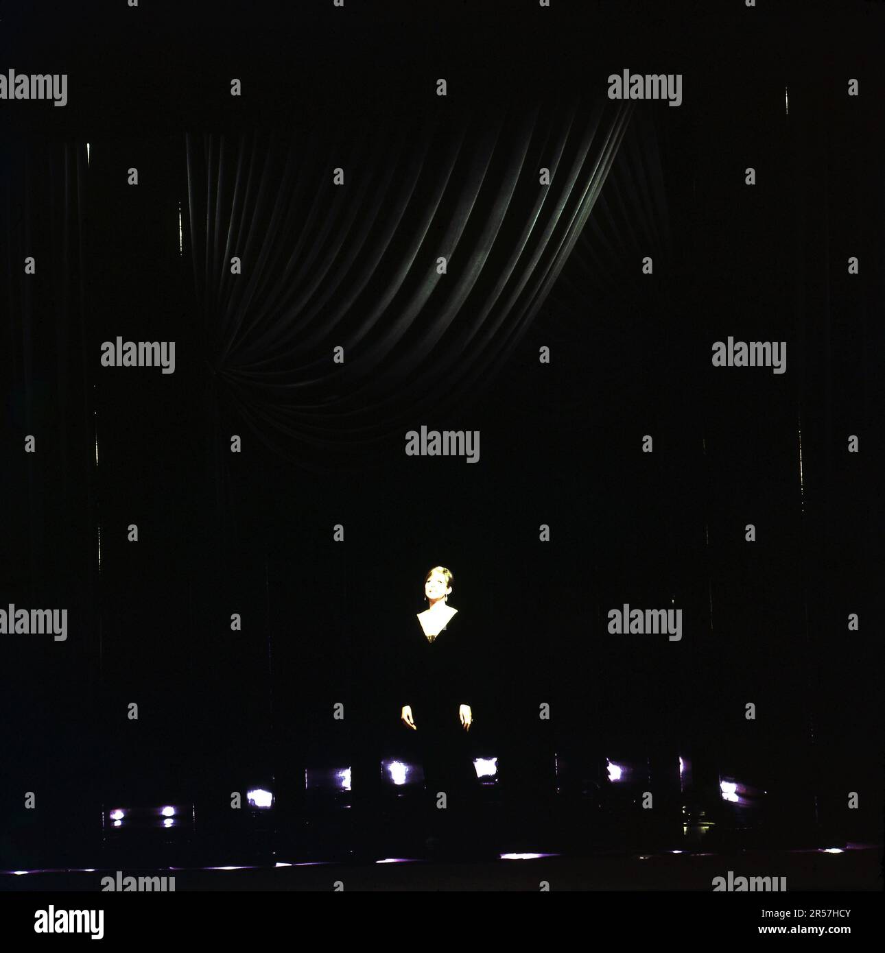 BARBRA STREISAND as Fanny Brice on stage in FUNNY GIRL 1968 director ...