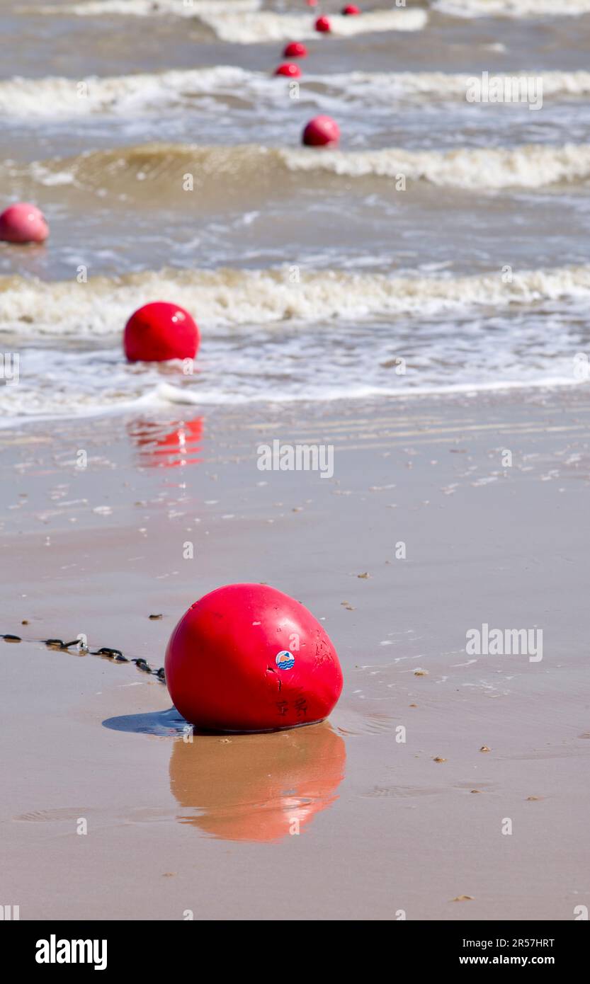 Powered craft channel markers hi-res stock photography and images - Alamy