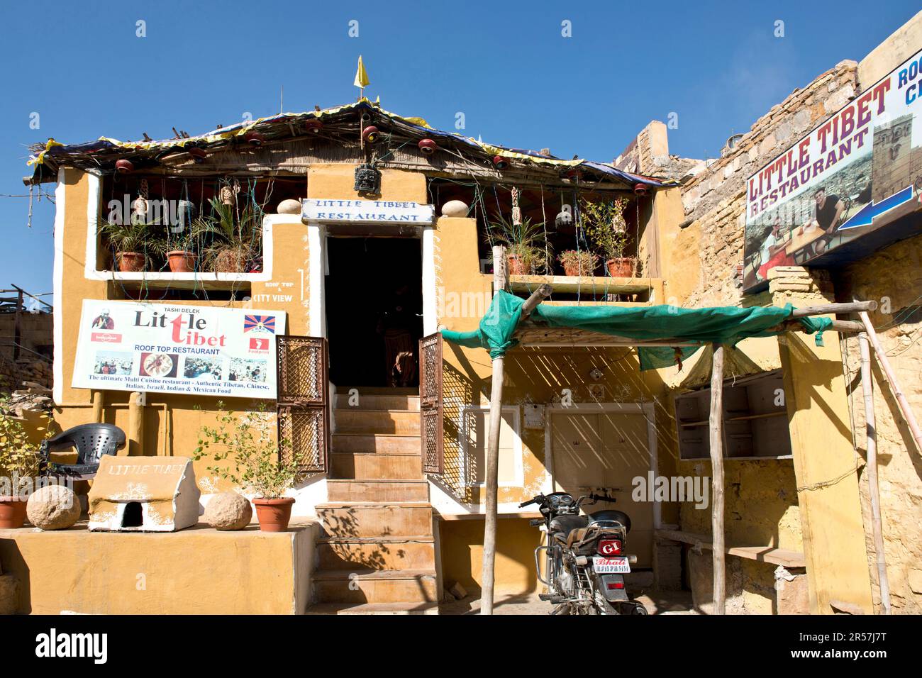 India. Rajasthan. Jaisalmer. local restaurant Stock Photo - Alamy