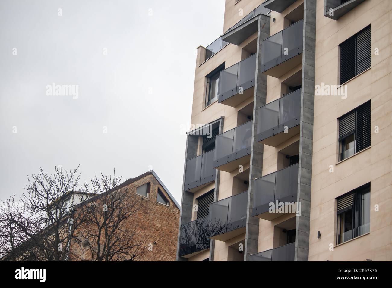 Modern freshly constructed urban building, combined steel with glass ...