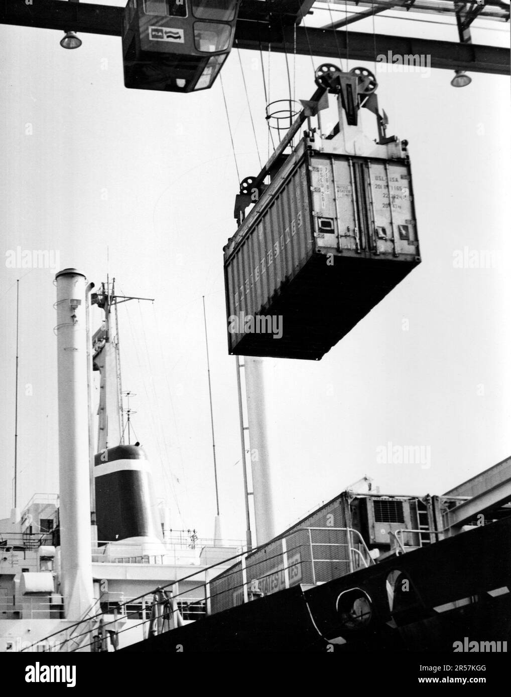 Loading of cargo ships Black and White Stock Photos & Images - Alamy