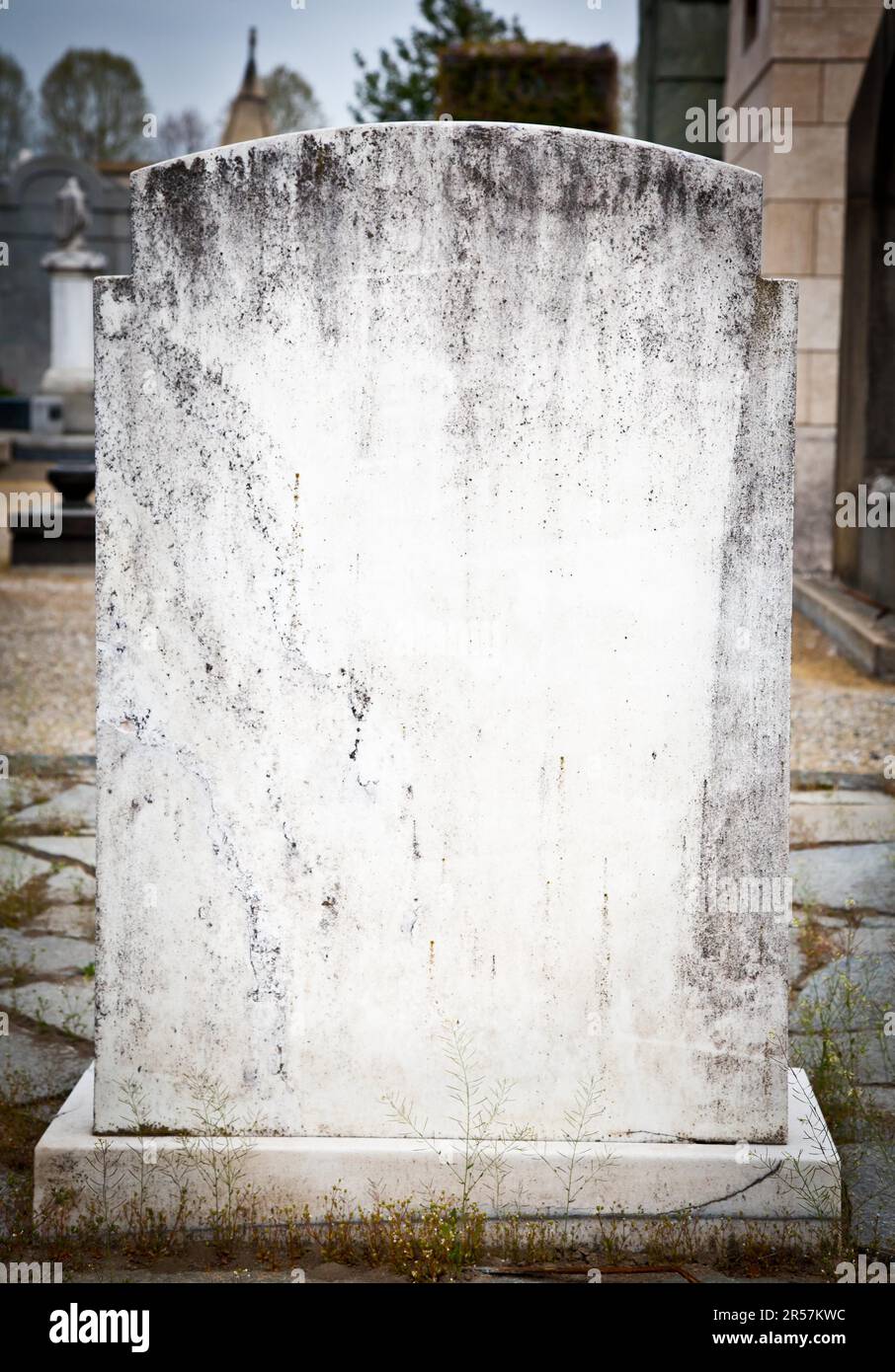 Tombstone in Italian cemetery with copy space Stock Photo - Alamy