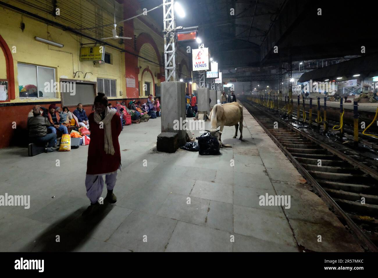 India. Varanasi. railway station Stock Photo - Alamy