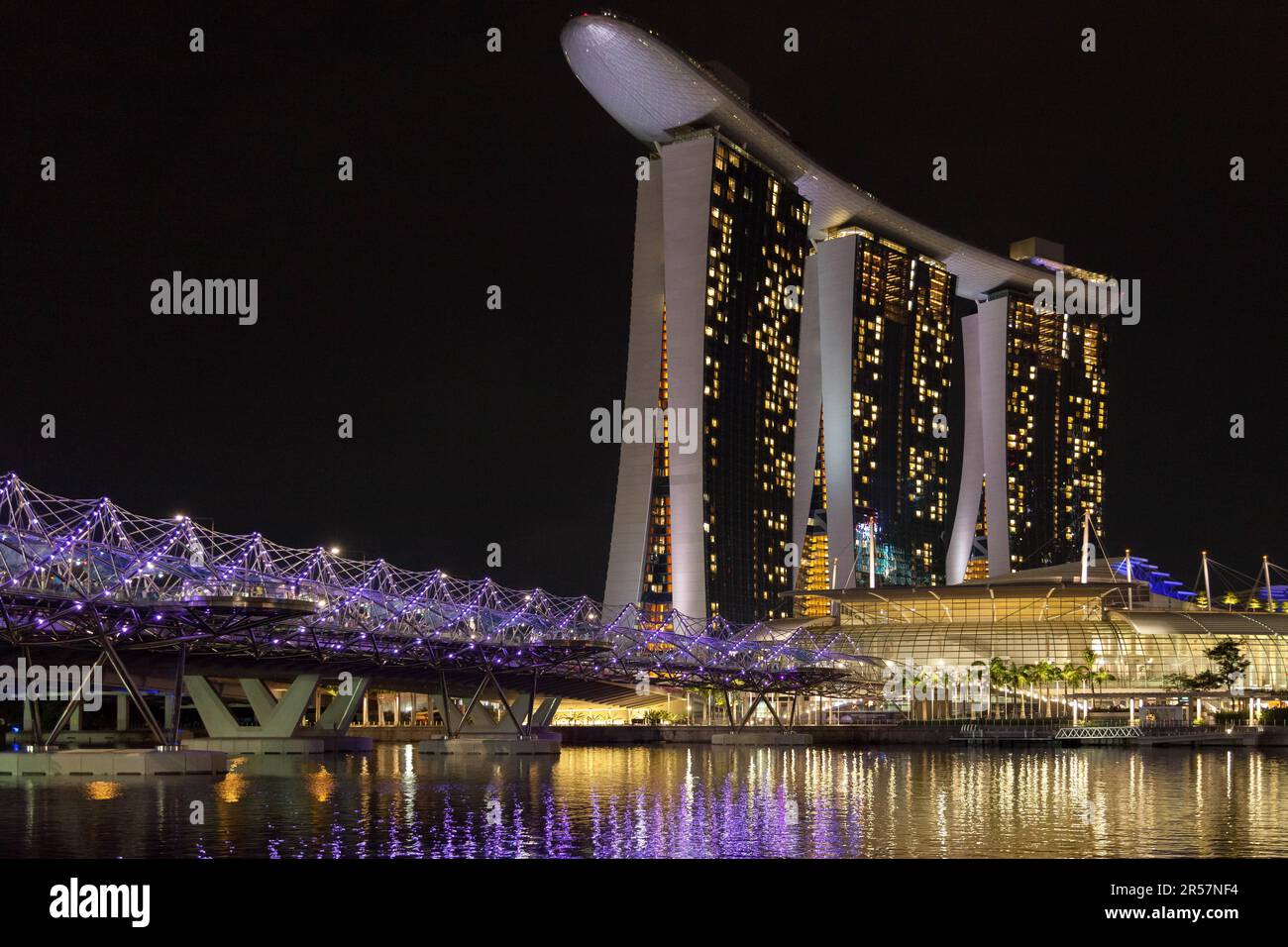 Night-time view of Singapore Stock Photo - Alamy