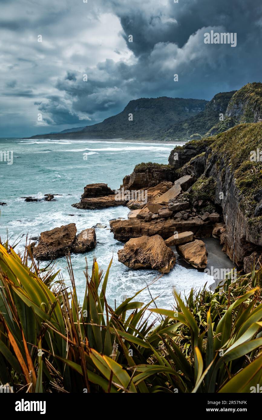 Cliff punakaiki west coast hi-res stock photography and images - Alamy