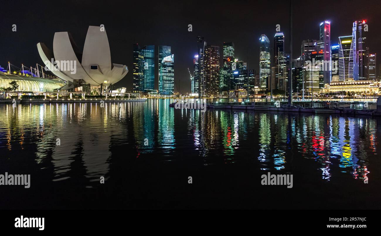 Night-time view of Singapore Stock Photo - Alamy