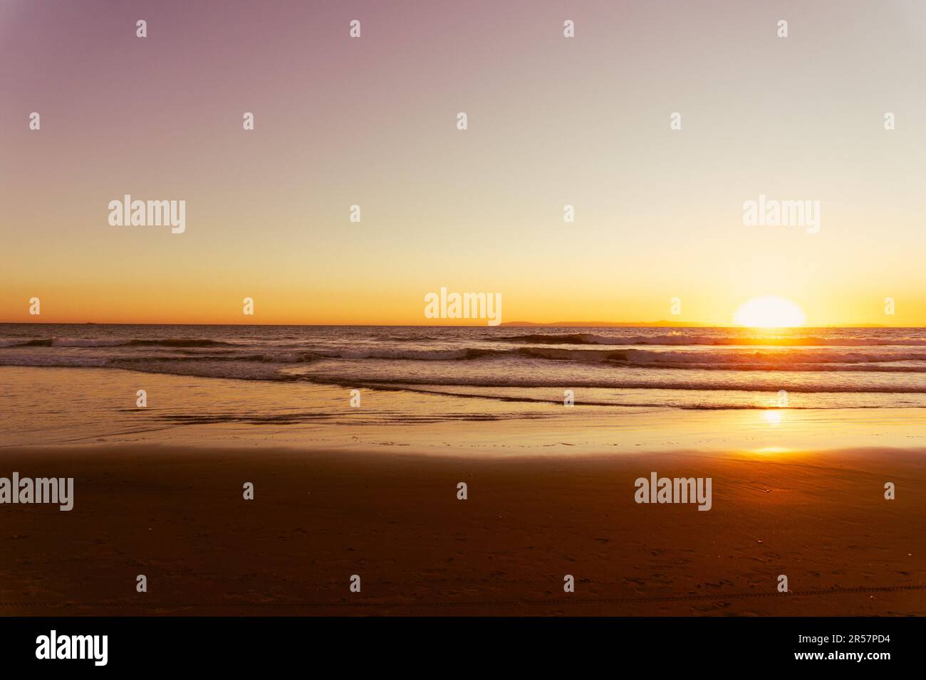 Sandy beach sunset low angle hi-res stock photography and images - Alamy