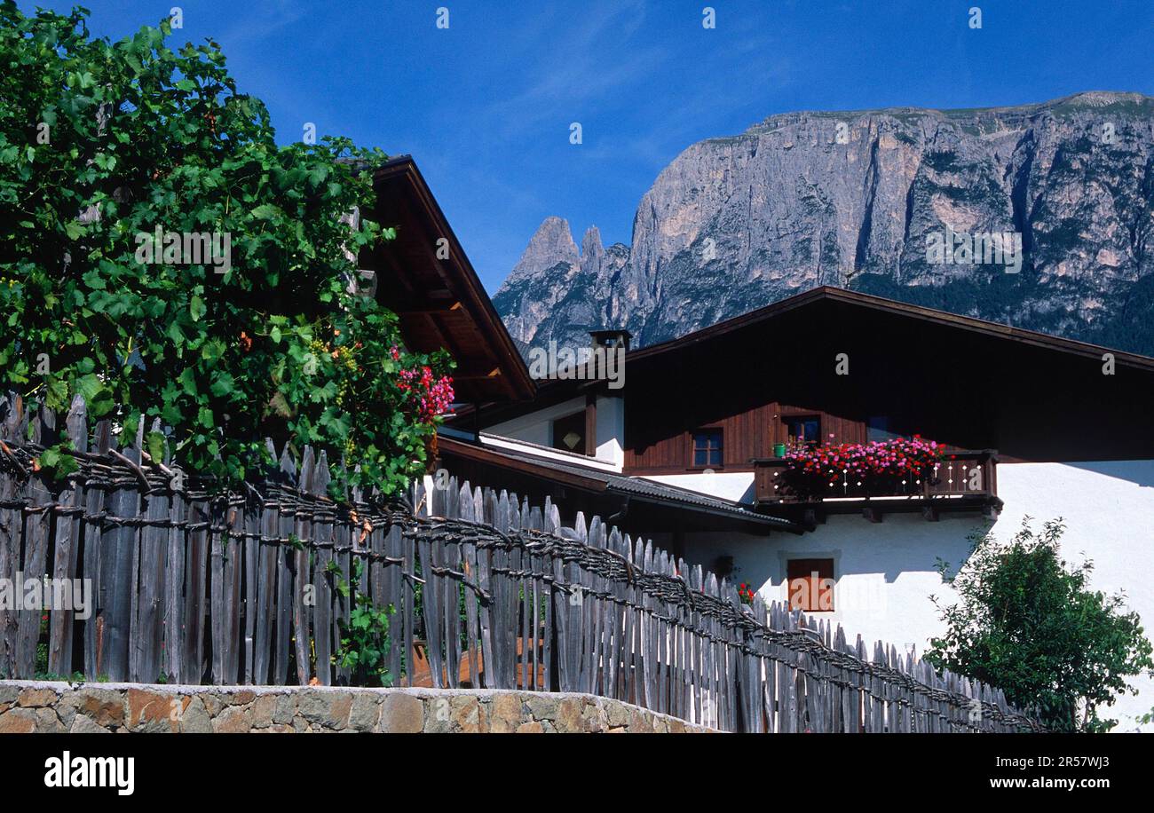 Fie sciliar village hi-res stock photography and images - Alamy