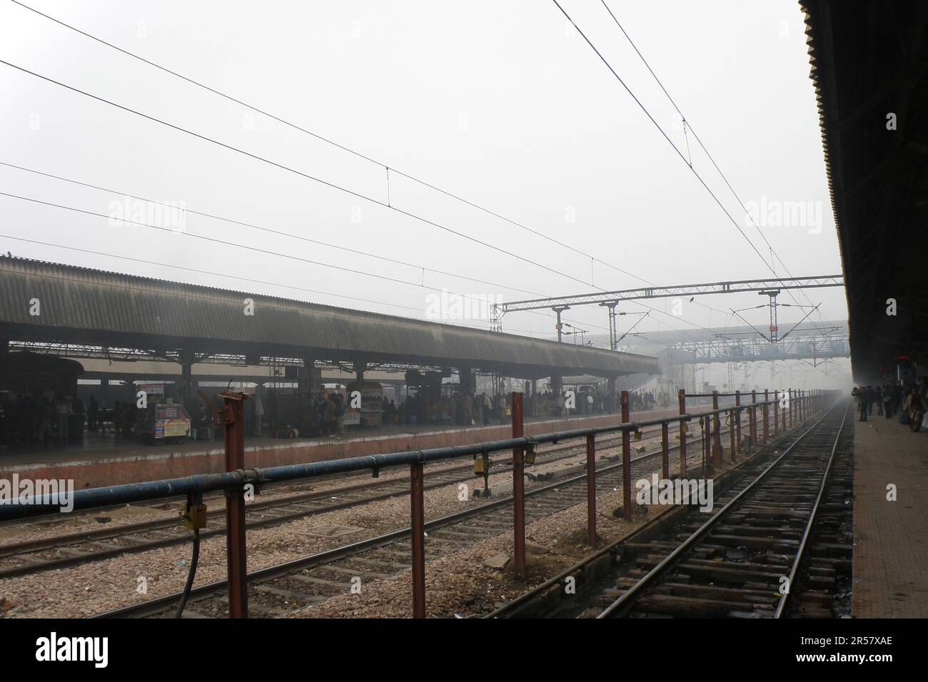 Railway station. Agra. India Stock Photo - Alamy