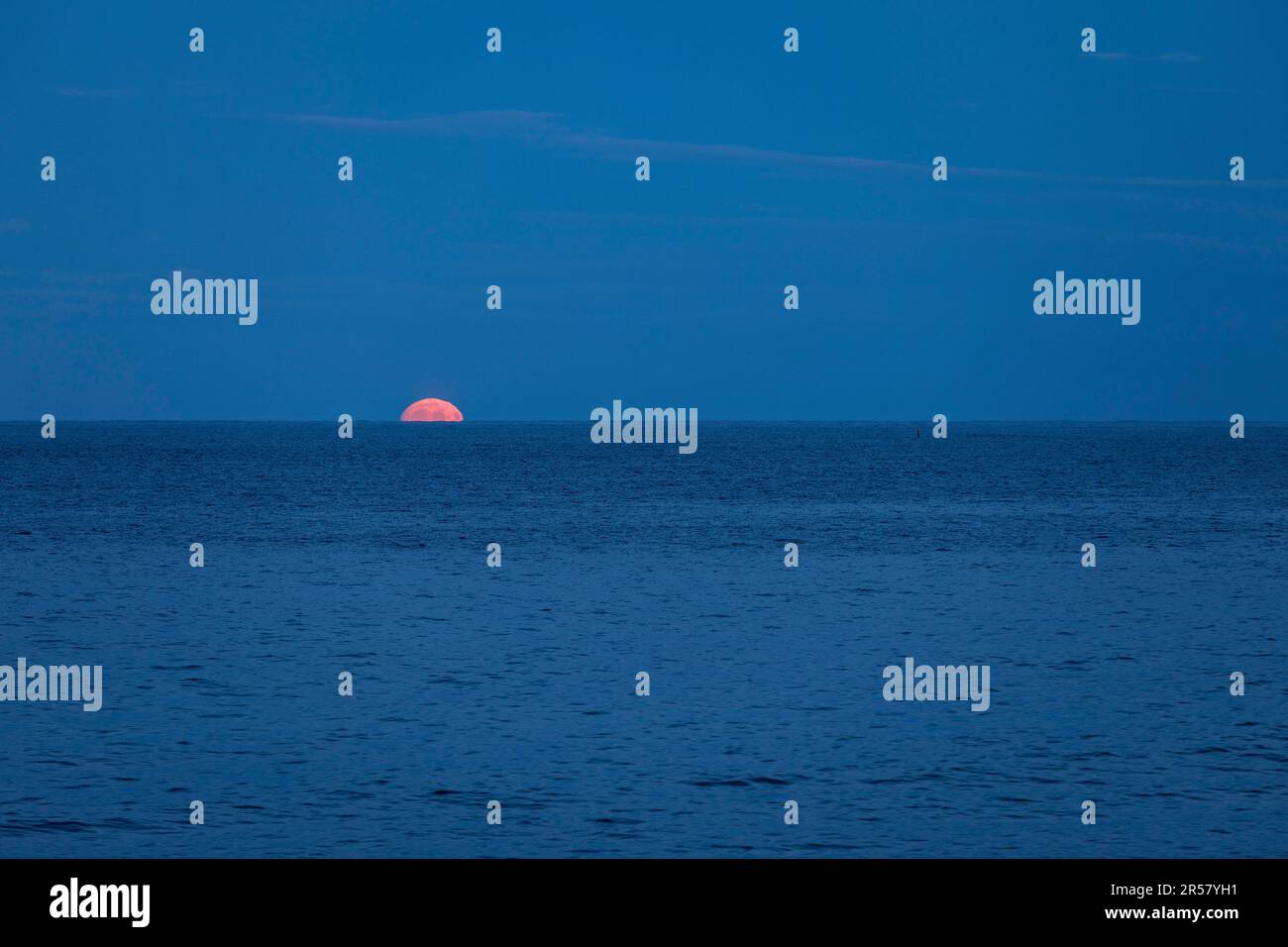Norwegian full moon hi-res stock photography and images - Alamy