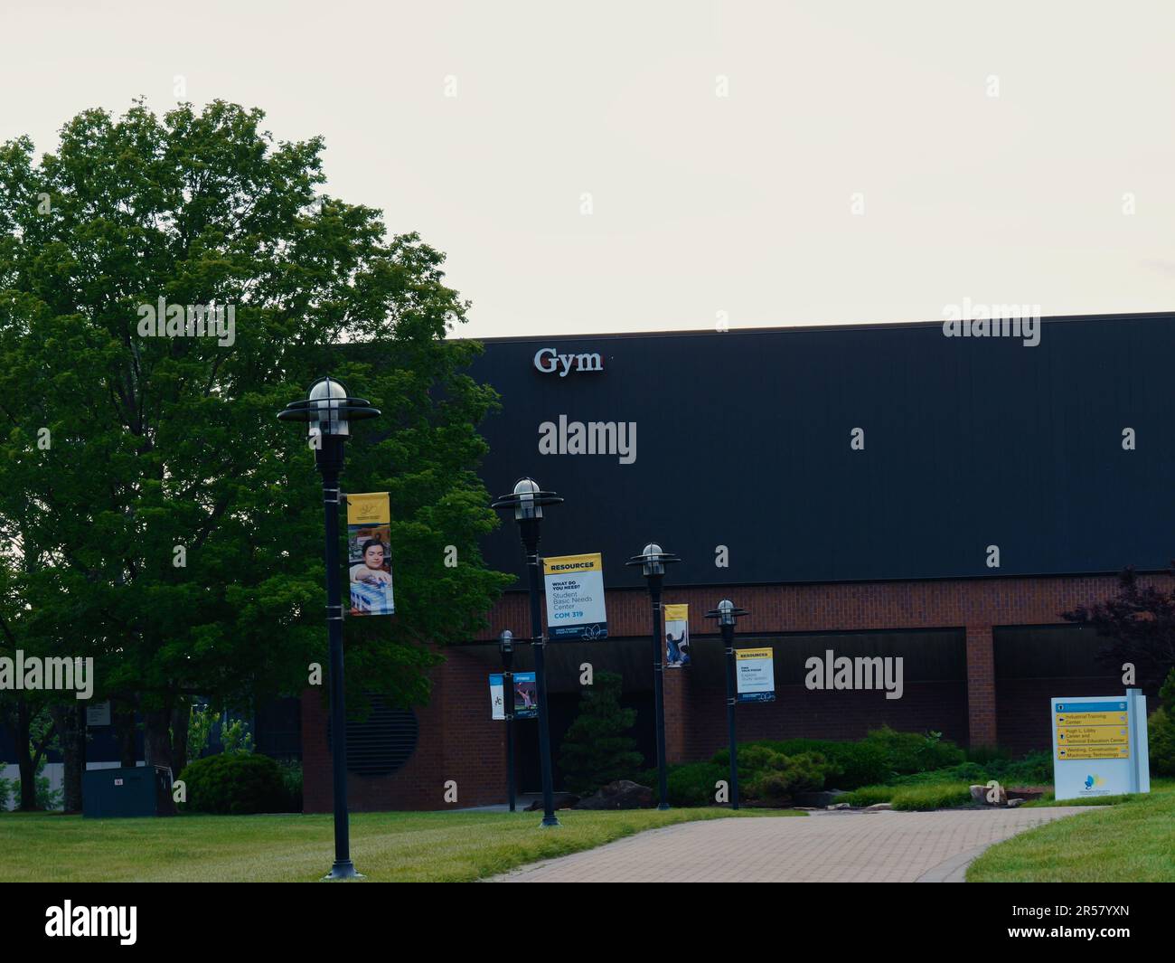 College park gymnasium hi-res stock photography and images - Alamy