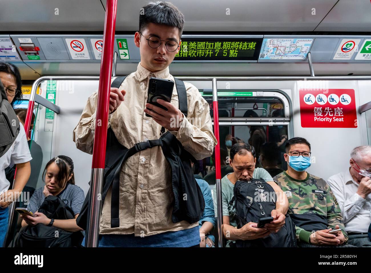 Group of people using phones subway hi-res stock photography and images ...