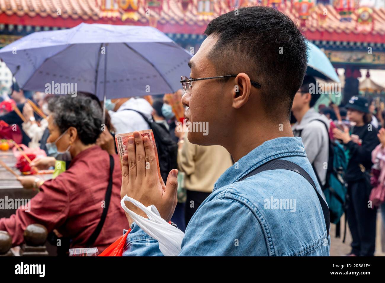 Young Chinese People Worshipping At The Wong Tai Sin Temple, Hong Kong ...