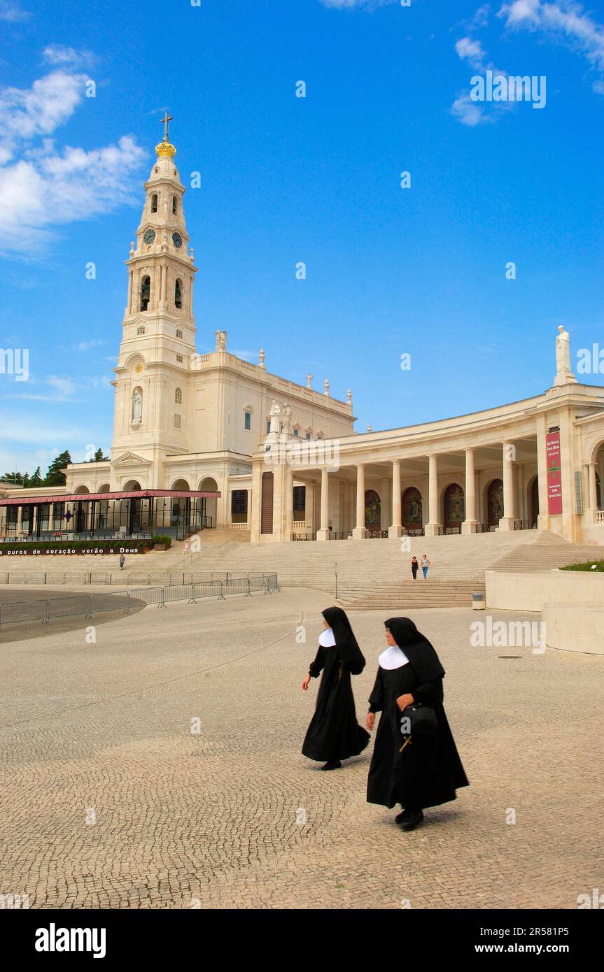Nuns, Santuario de Fatima church, Fatima pilgrimage site, Centro, old ...