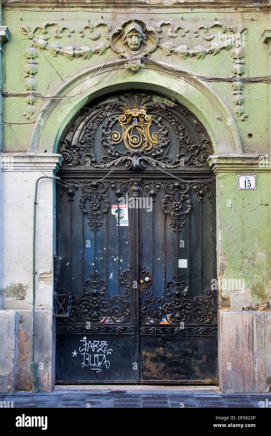 Budapest door hi-res stock photography and images - Alamy