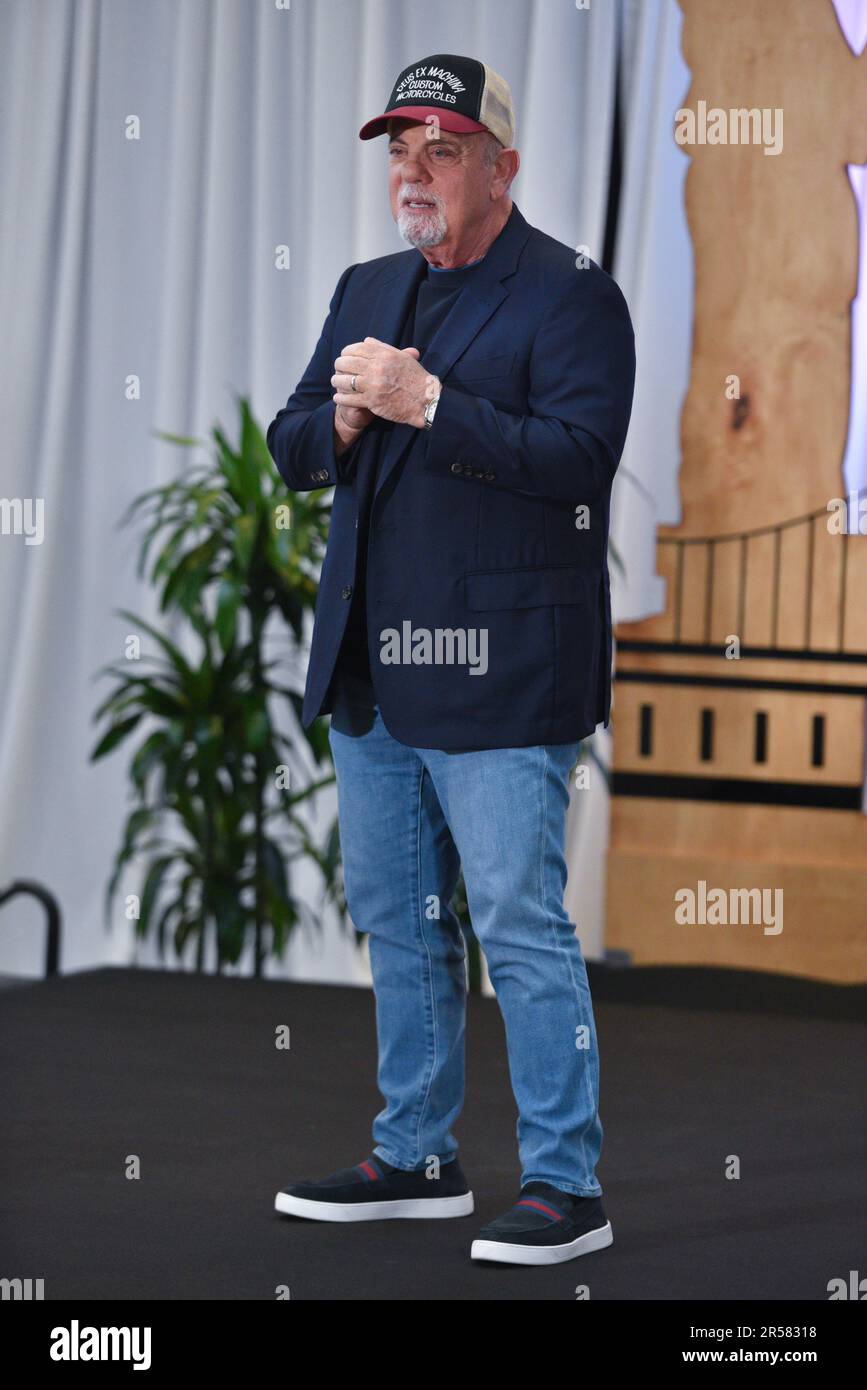 Billy Joel makes an announcement regarding his record-breaking ...