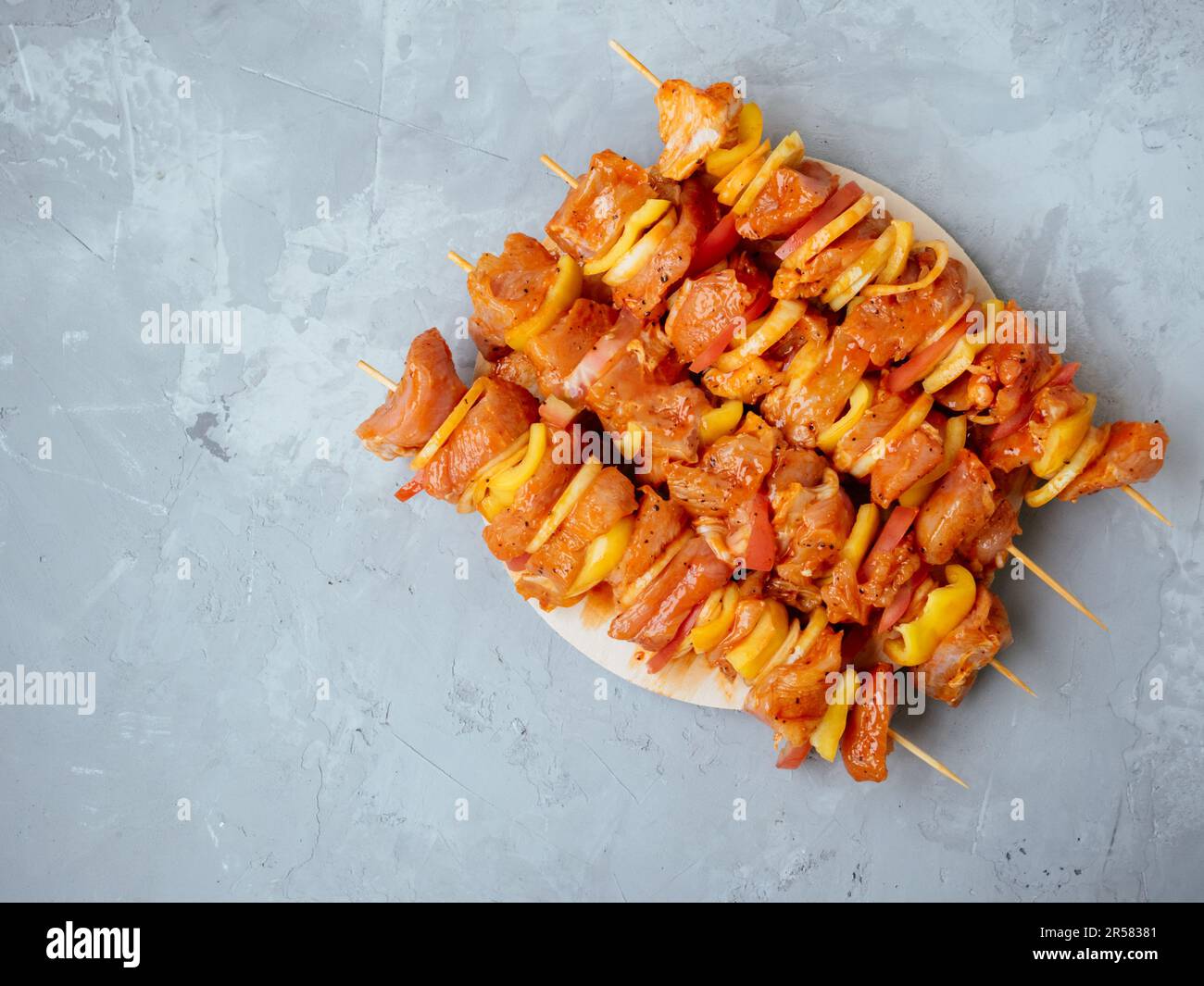 Chicken vegetable kebabs grilling hi-res stock photography and images ...