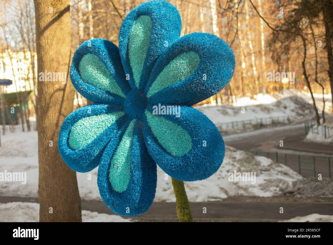 Big blue flower hi-res stock photography and images - Alamy
