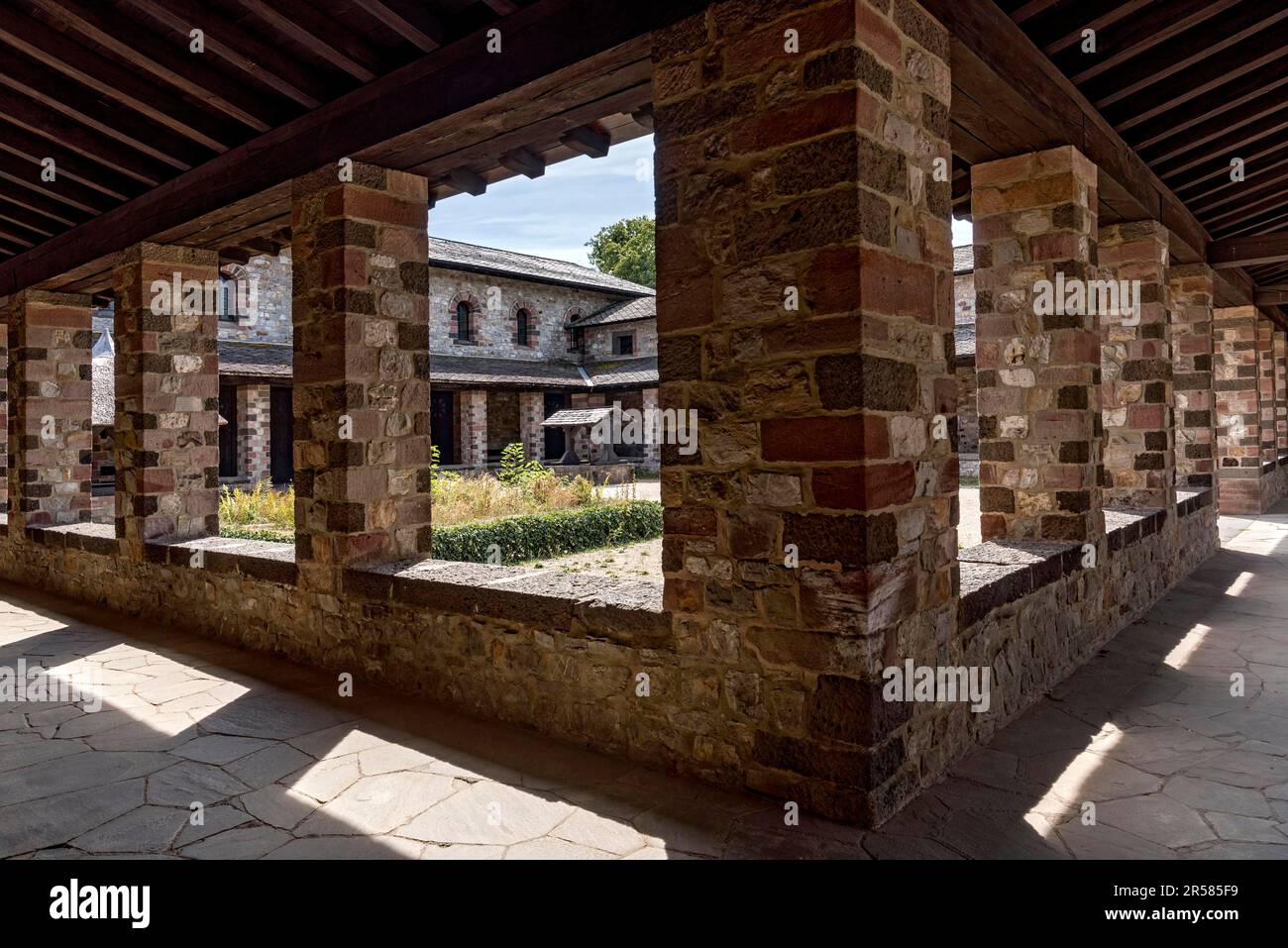 Colonnades, corridor around courtyard of Principia Commandery, Saalburg ...