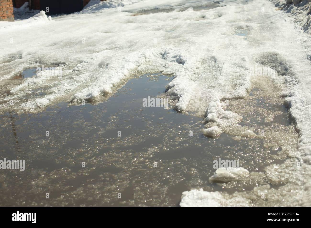 Dirty melted snow snowy hi-res stock photography and images - Alamy