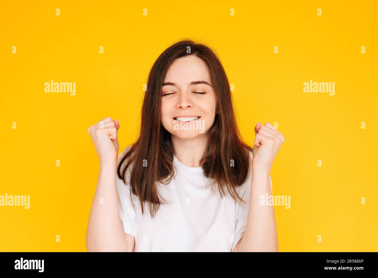 Raise big cash hi-res stock photography and images - Alamy