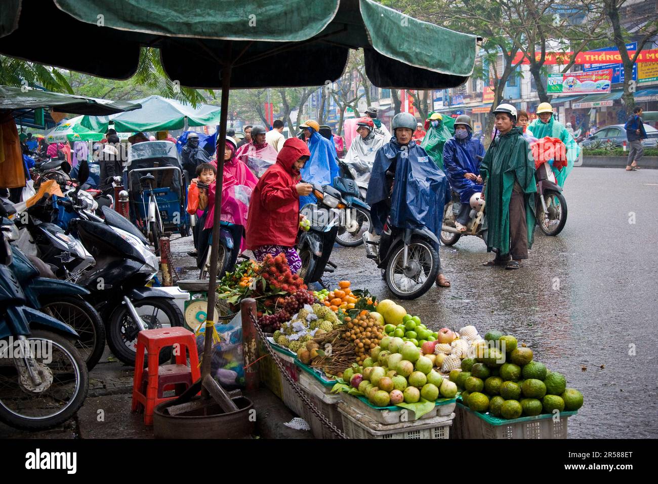 Daily life. Hué. Vietnam Stock Photo - Alamy