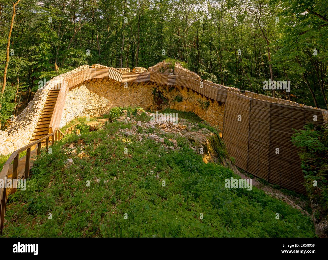 Szadvar, Szodliget is a historic castle or fort ruin in North-East ...