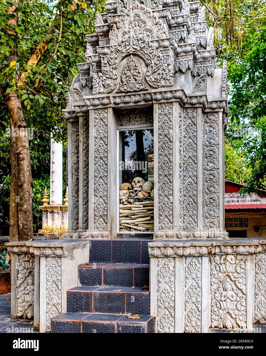 Memorial Stupa commemorating the Pol Pot massacre Stock Photo - Alamy