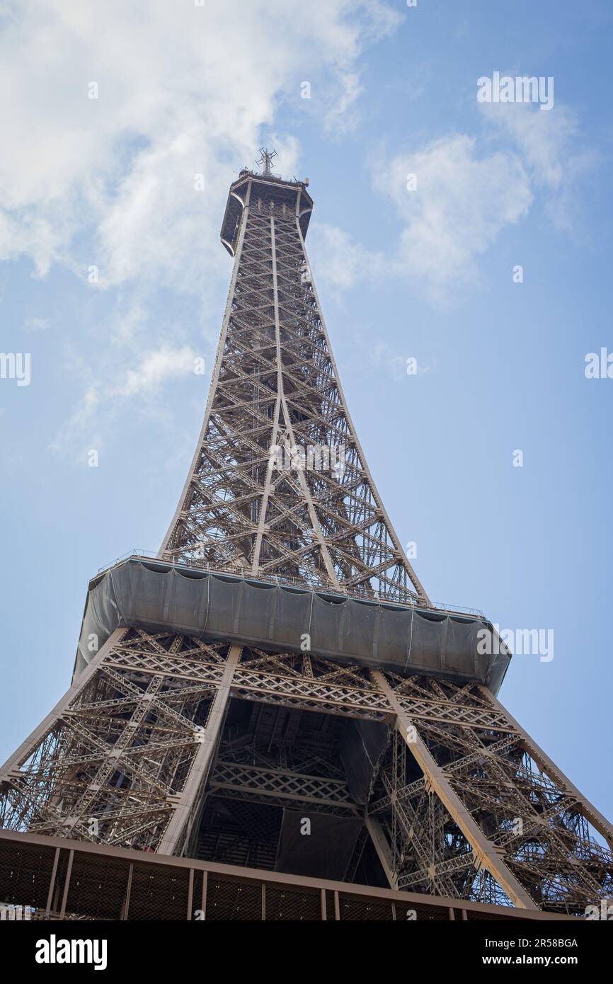 Paris 2024 tour eiffel hi-res stock photography and images - Alamy