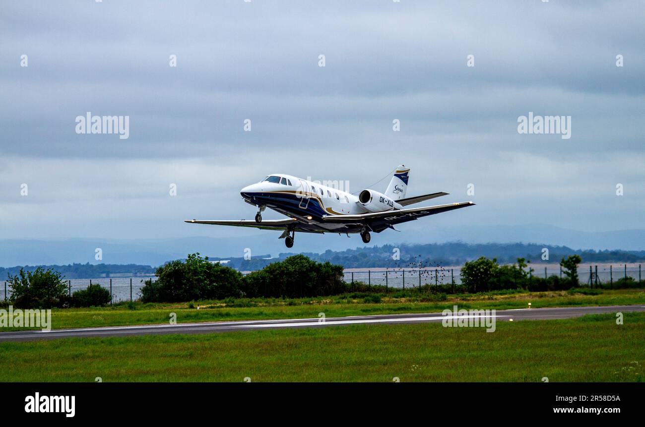 Business jet dundee hi-res stock photography and images - Alamy