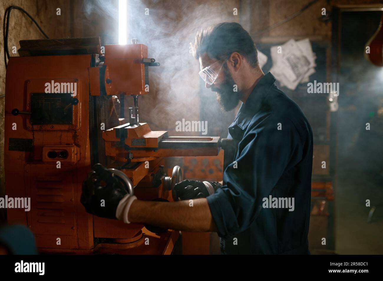 Worker milling machine hi-res stock photography and images - Alamy