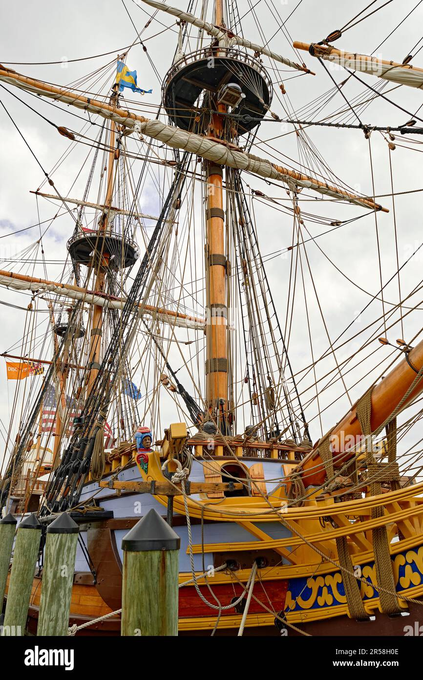 The Kalmar Nyckel is a replica of Peter Minuit's ship which docked in ...