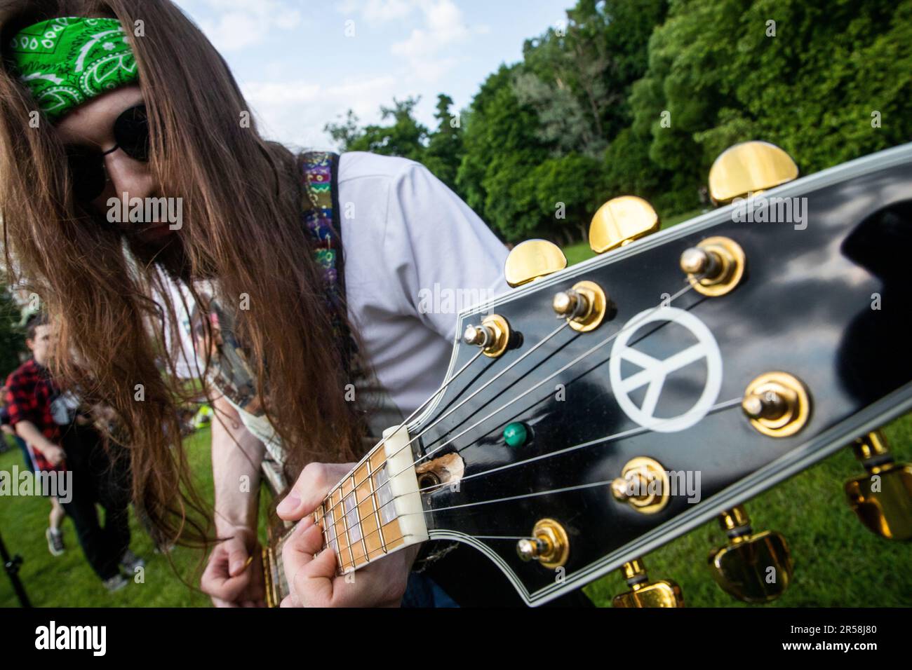 Moscow, Russia. 1st of June, 2023. A young man plays reggae music on a ...