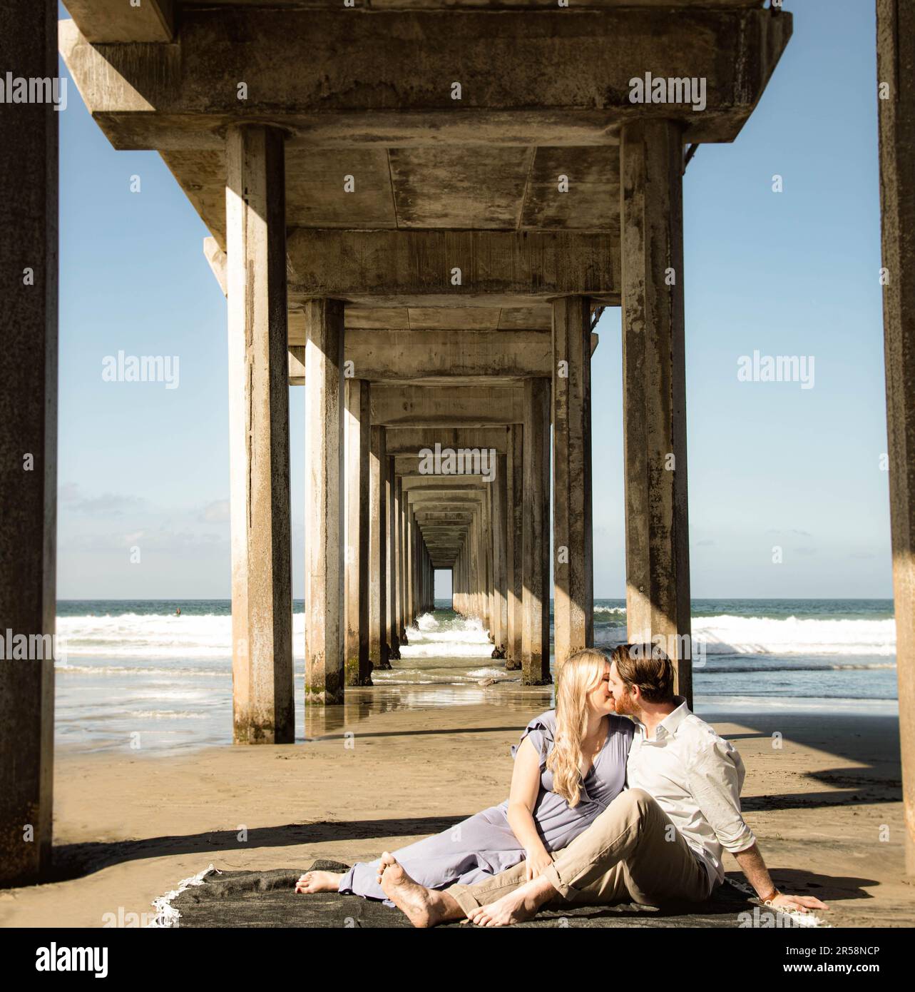 Young couple cuddling happy hi-res stock photography and images - Alamy