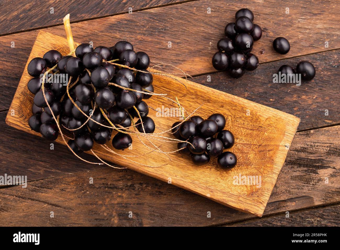 Fresh organic acai berries - Euterpe oleracea Stock Photo - Alamy