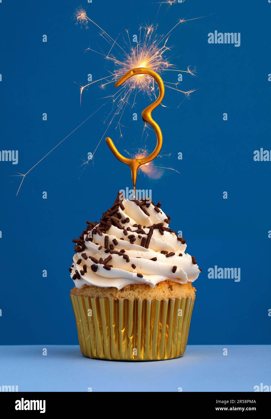 Birthday cake with sparks number 3 - Blue background Stock Photo - Alamy