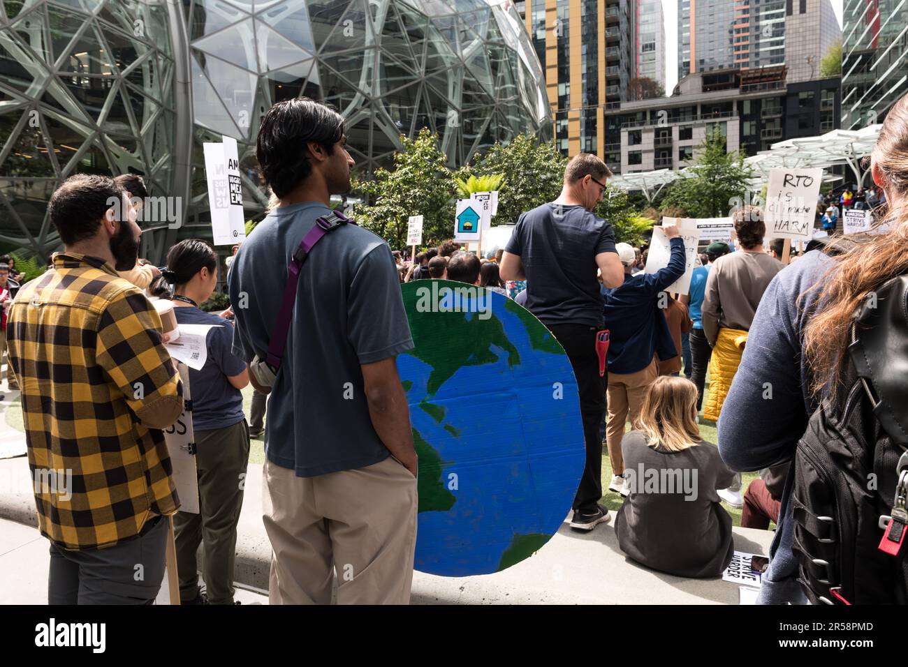 Seattle, USA. 31 May, 2023. Amazon corporate employees walk out of ...