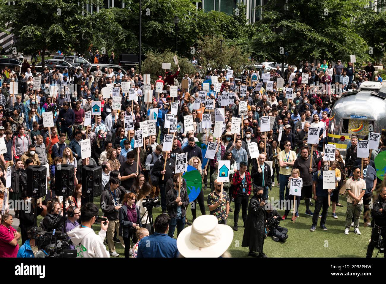 Seattle, USA. 31 May, 2023. Amazon corporate employees walk out of ...
