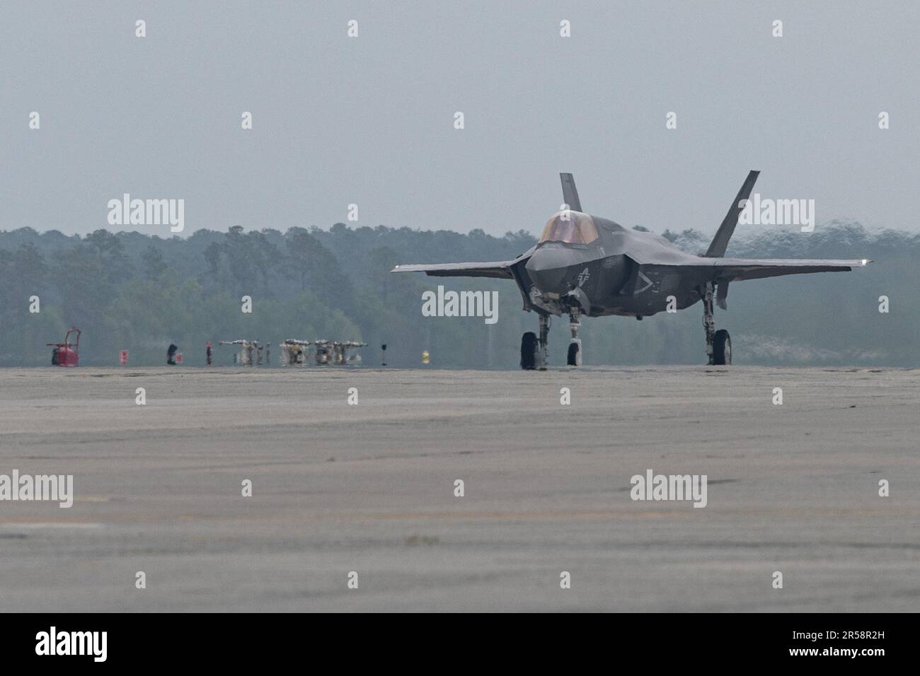 Marine Fighter Attack Squadron (VMFA) 542 launches an F-35B Lightning ...