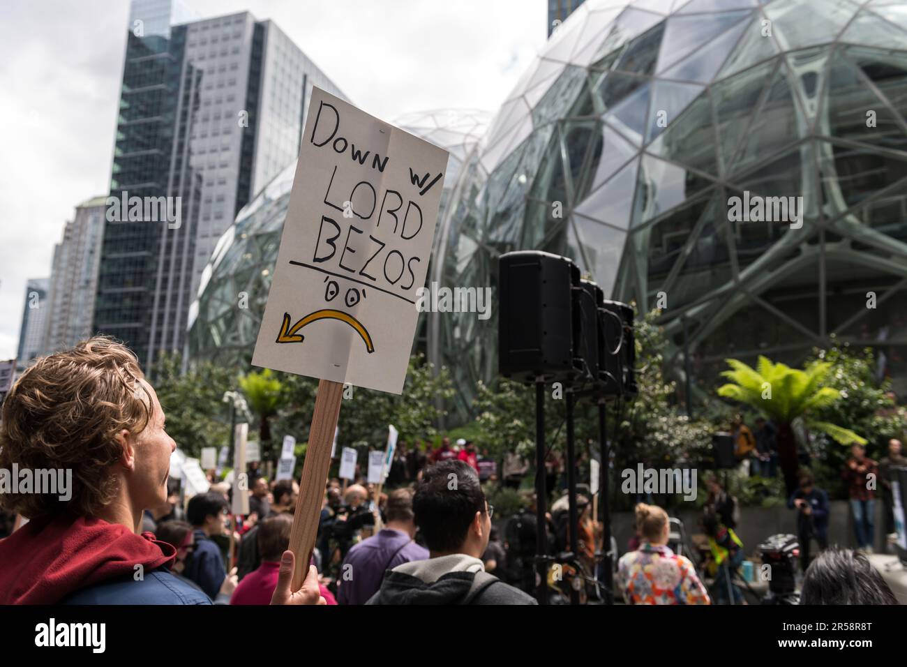 Seattle, USA. 31 May, 2023. Amazon corporate employees walk out of ...