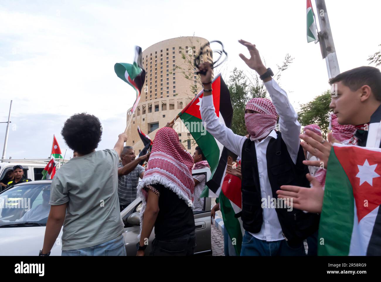 Crowd happy hi-res stock photography and images - Alamy
