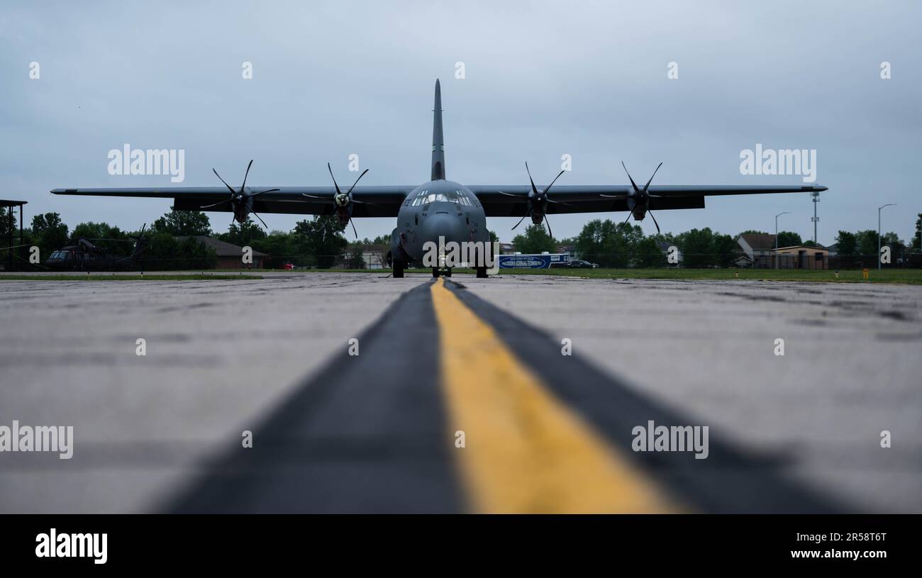 C 130 cargo loading hi-res stock photography and images - Alamy