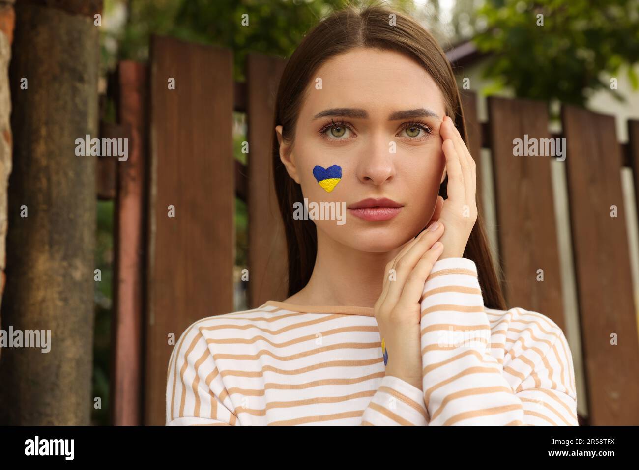 Face drawing flag hi-res stock photography and images - Alamy