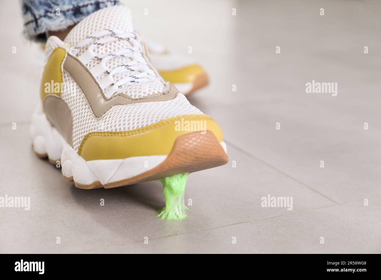 Chewing gum stuck on shoe hi-res stock photography and images - Alamy