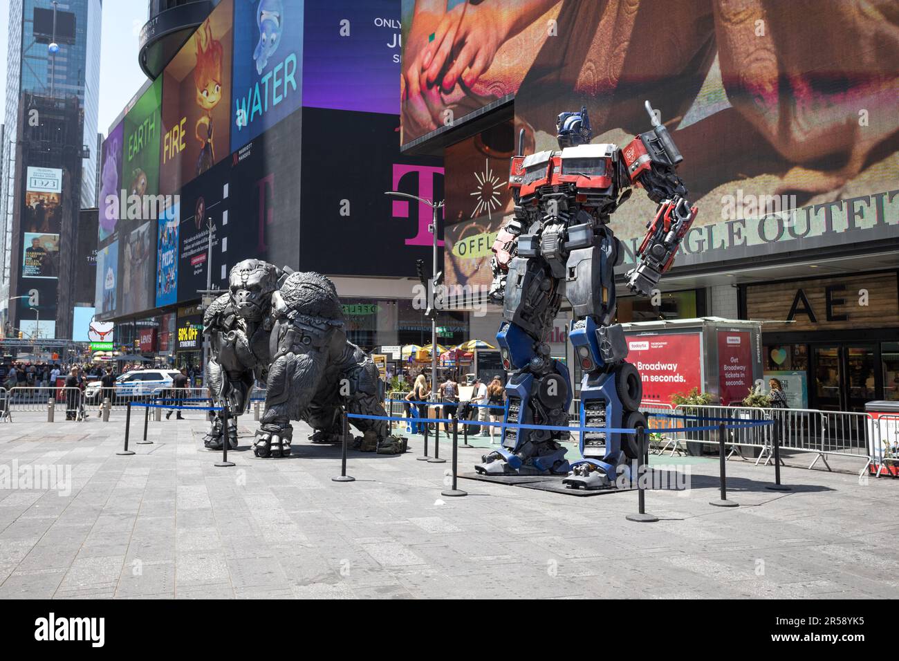 Robots spotted in Times Square to promote the film Transformers: Rise ...