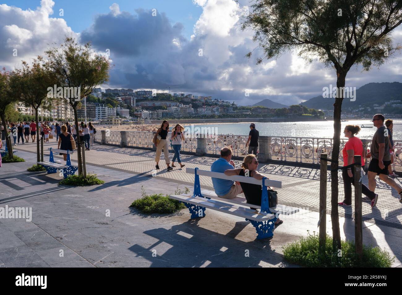 La concha beach san sebastian promenade hi-res stock photography and ...