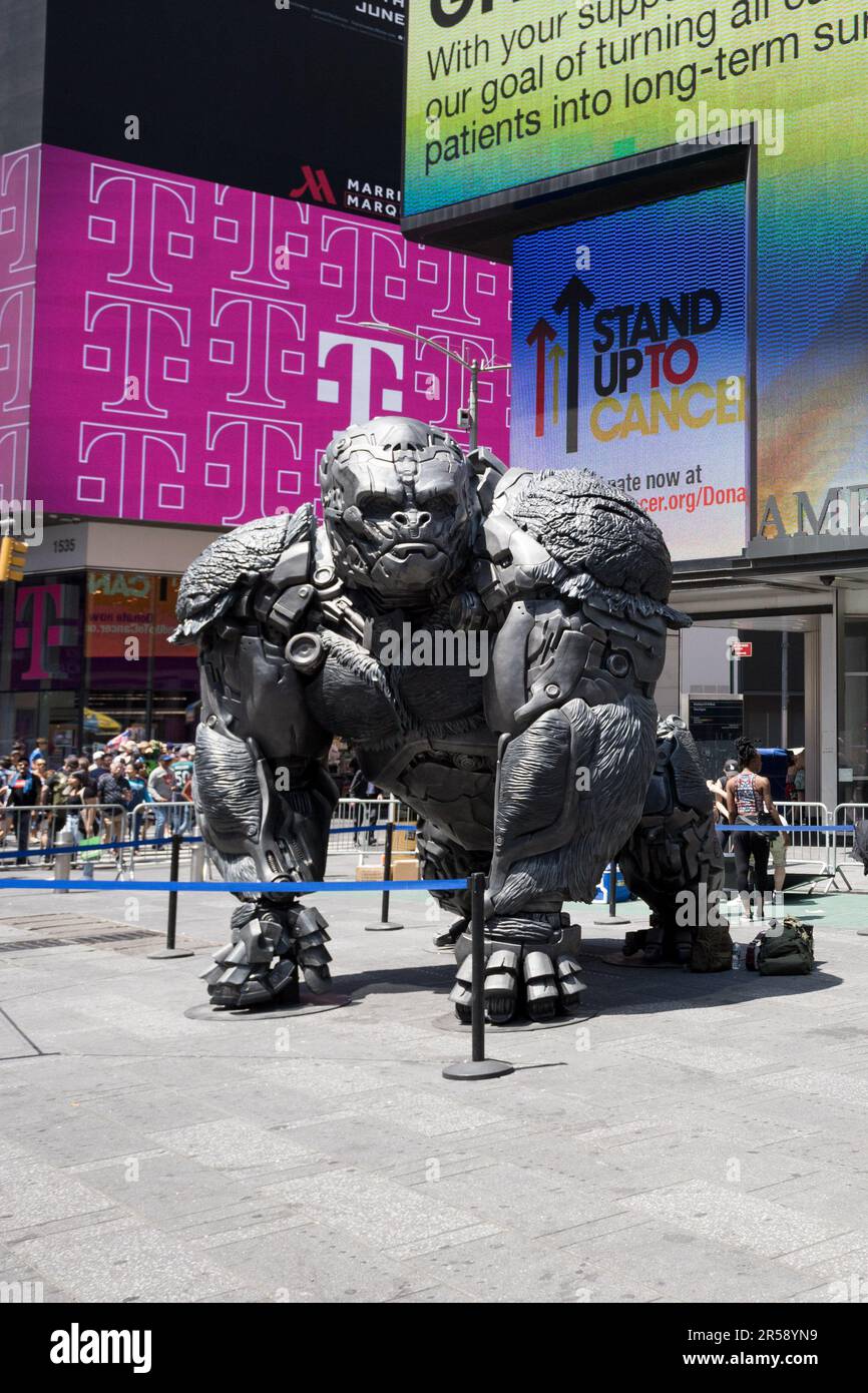 Robots spotted in Times Square to promote the film Transformers: Rise ...