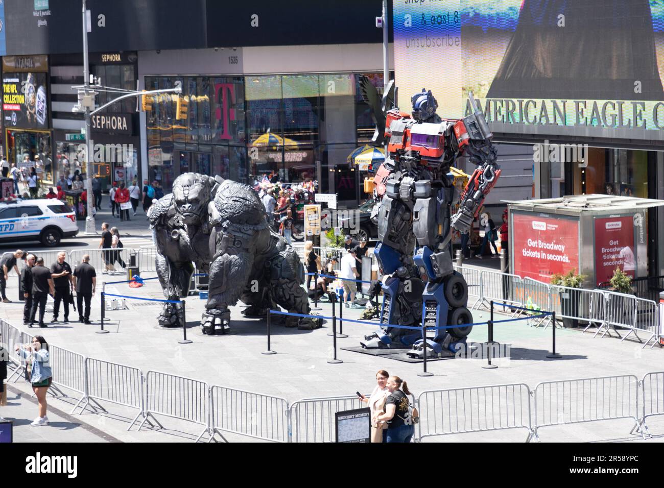 Robots spotted in Times Square to promote the film Transformers: Rise ...