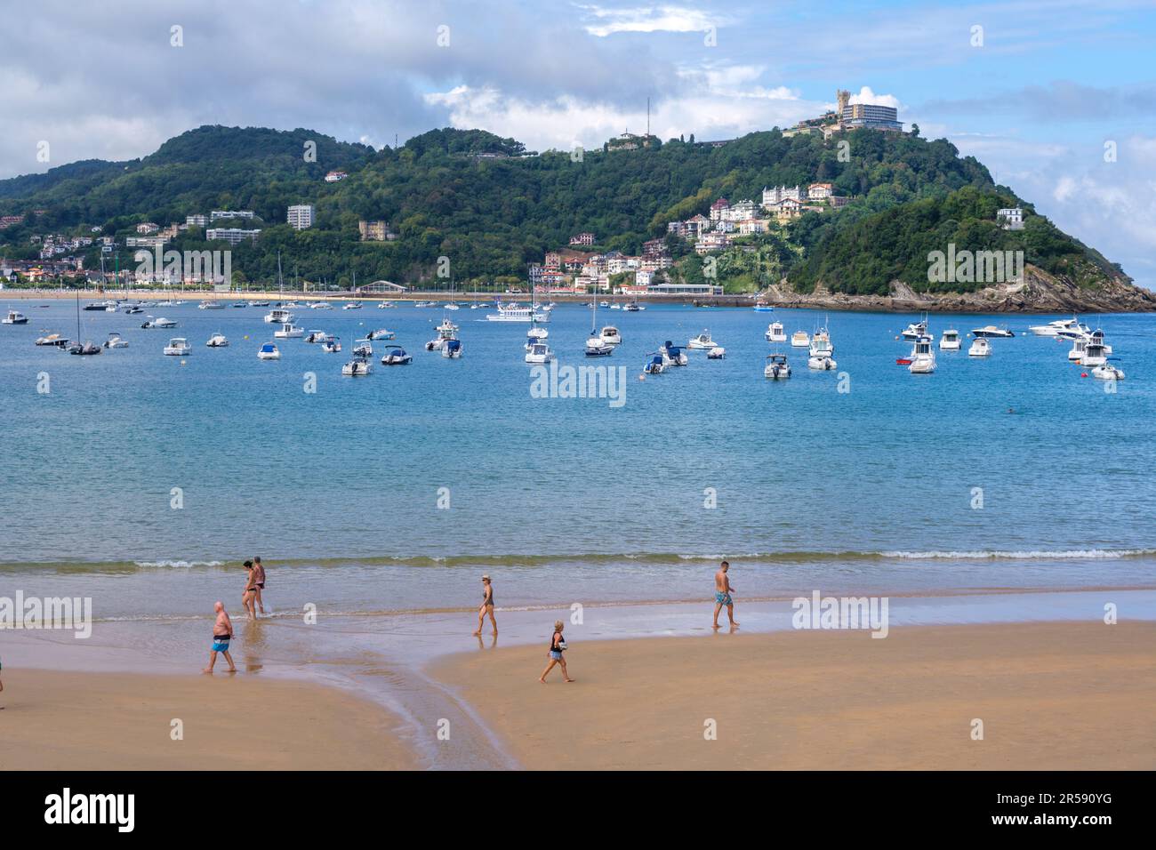 Summer beach san sebastian hi-res stock photography and images - Alamy