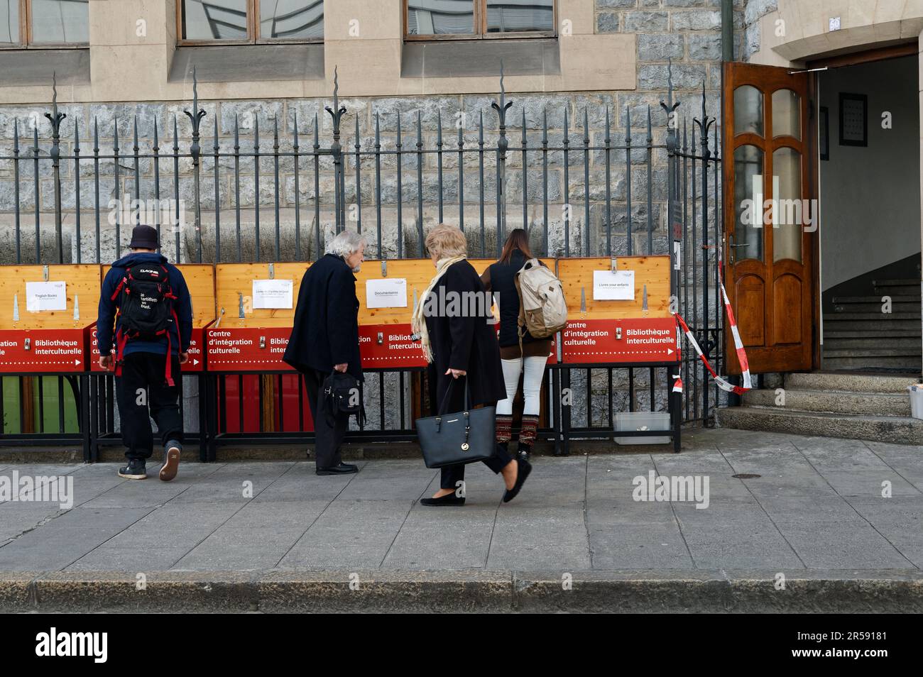 Grab a grab hi-res stock photography and images - Alamy